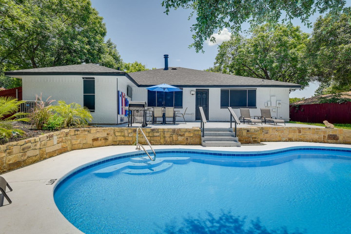 New* Pets Allowed; Pool Large Home! - Bedford, TX