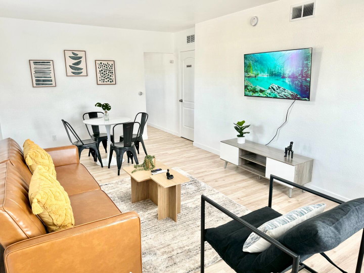 New & Modern 1bed/1bath - King Bed- Free Parking 5 - Des Moines, IA