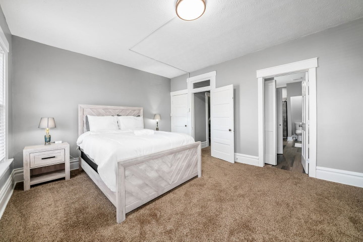 Sleeps 11 | Near Osu + Short North | Spacious - Columbus, OH