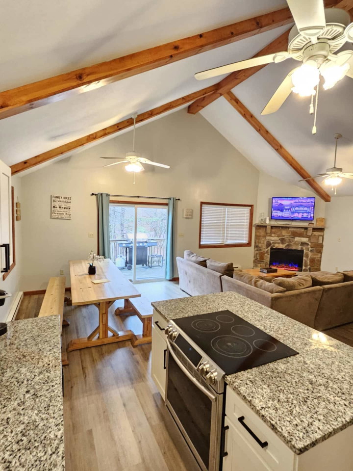 Poconos! Hot Tub, 4br Loft, Near Attractions - Pennsylvania