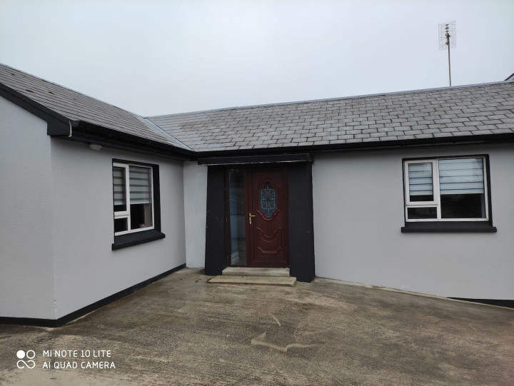 Centrally Located 3 Bedroomed House - Irland