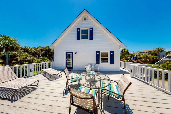 Dog-friendly, Oceanside House W/private Washer/dry - Edisto Island, SC