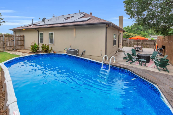 Lake-area Retreat * Pool * Yard * Patio Games - The Colony, TX