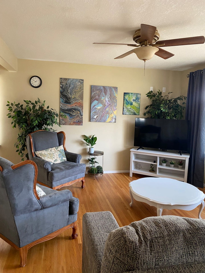 Hill House Upstairs Suite - Medicine Hat
