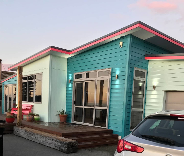 Sunset Beach House - Gorgeous Beachfront Getaway! - Ōtaki Beach