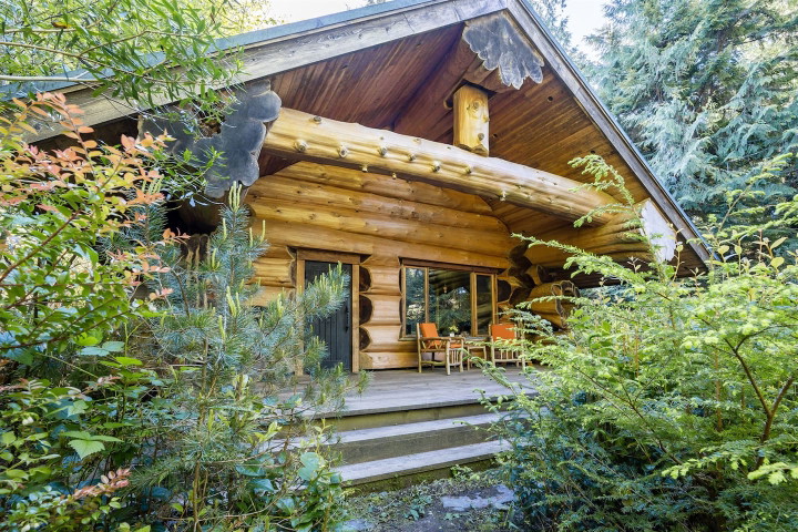 Copper Cabin- Hot Tub, Luxury, Romantic - Canada
