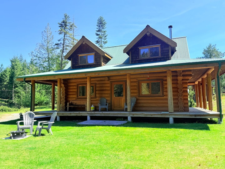 Private 8-acre Log Cabin Near Ocean & Fulford - Salt Spring Island