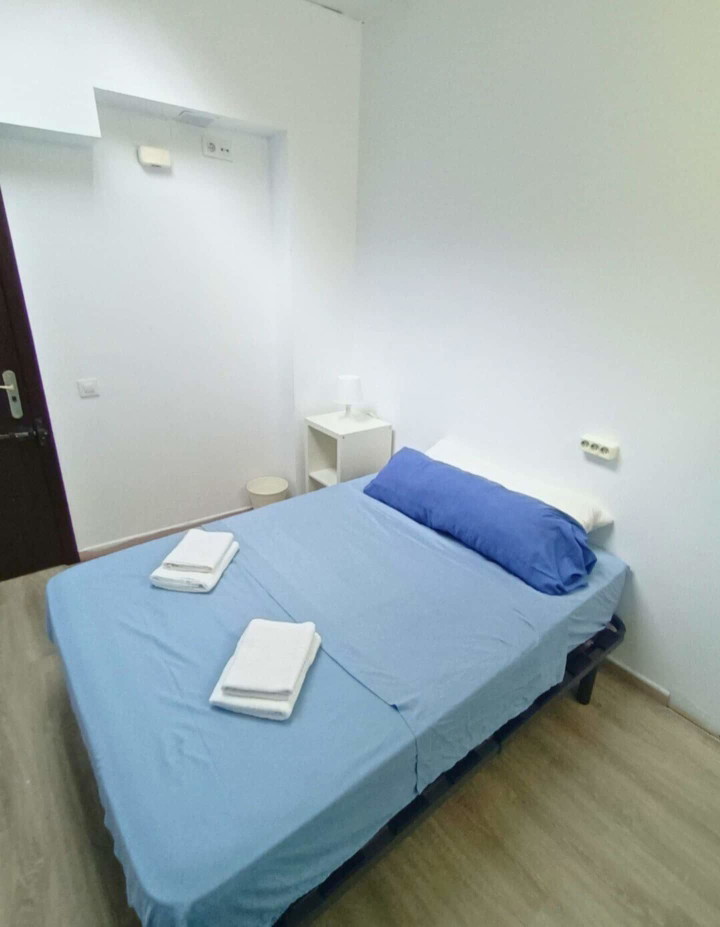 Habitación Privada Zona Estadio Bernabéu Y 10' Sol - Madrid