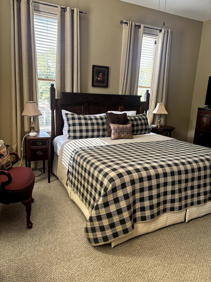 Crockett Room - Hardeman House Bed And Breakfast - Nacogdoches, TX