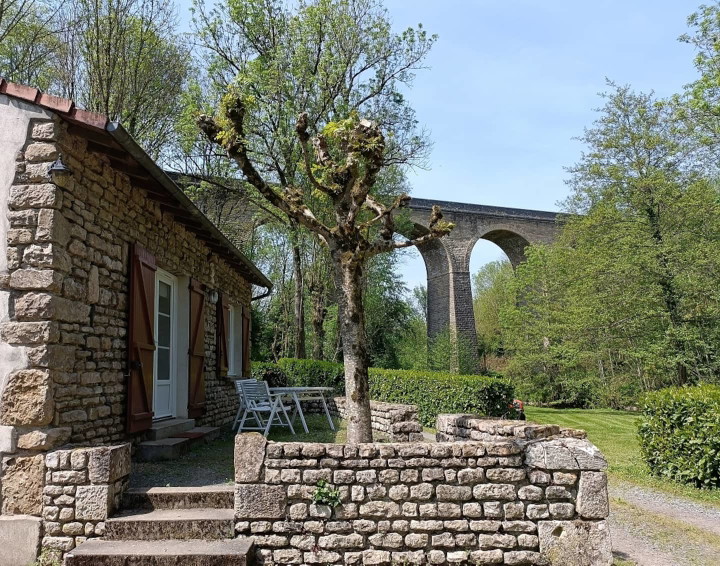 Gîte Au Coeur De La Nature En Bord De Rivière - Deux-Sèvres