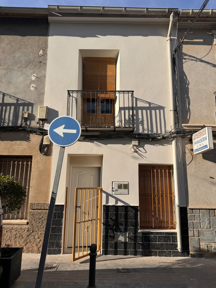 Casita Tradicional Con Un Estilo Antiguo. - Almoradí