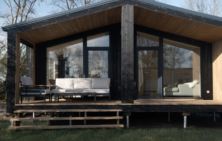 New Luxury Wooden Lodge Close To Forest With Veranda - Hoogeveen
