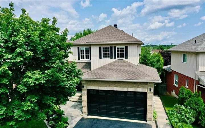 5br Home: 2 Living Rms, Private Yard - Orillia