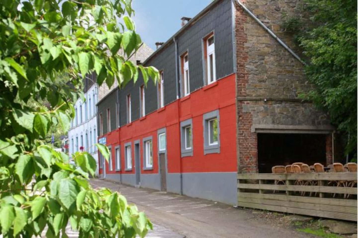 L'auberge & Jacuzzi 19p + 2 Bébés - Stavelot