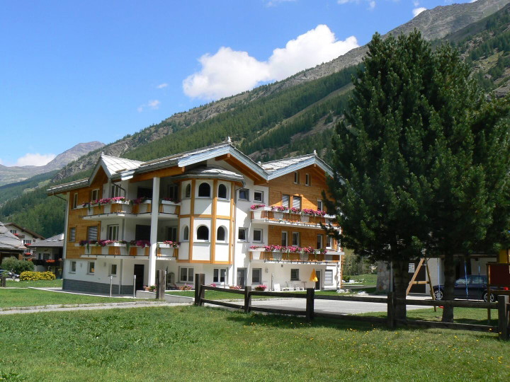 Séjour à La Montagne Avec Balcon - Saas Grund