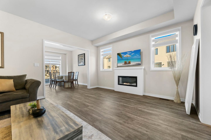 Eagles Cove: Stylish 4b/2.5b, Kitchen, Parking! - Oshawa