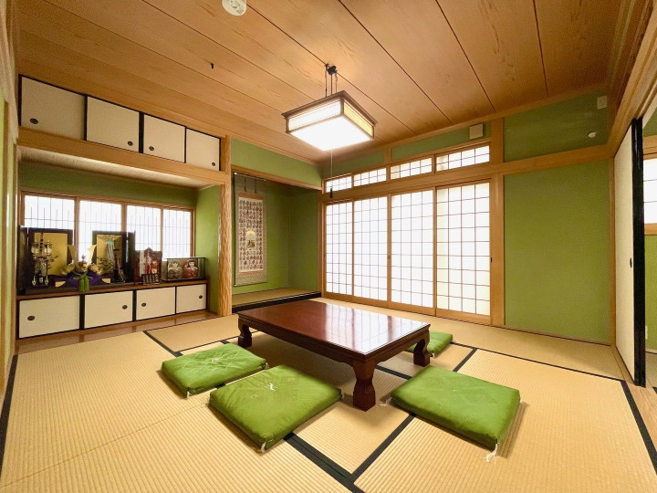 [New] Enjoy Dogo & Matsuyama Castle | Up To 11 People | Free Parking | 2 Minutes On Foot From Ishide Temple | Spacious Two-storey Japanese House - Matsuyama