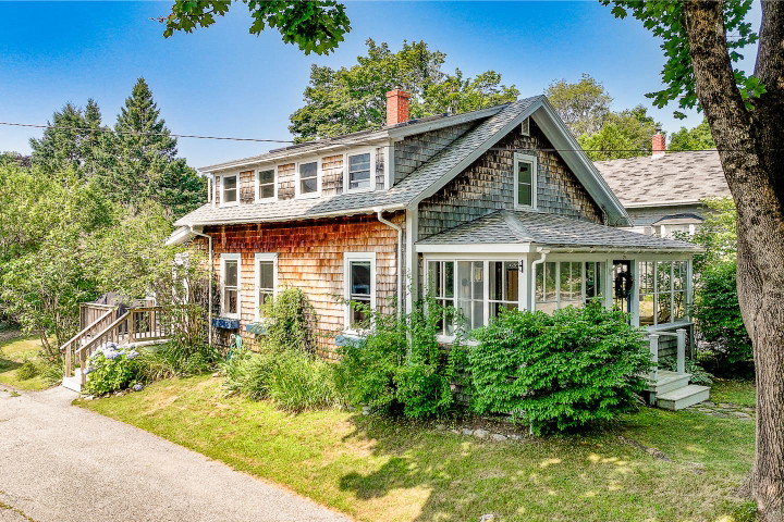 Sweet Camden Cottage · Stroll To Town & Harbor - Camden, ME