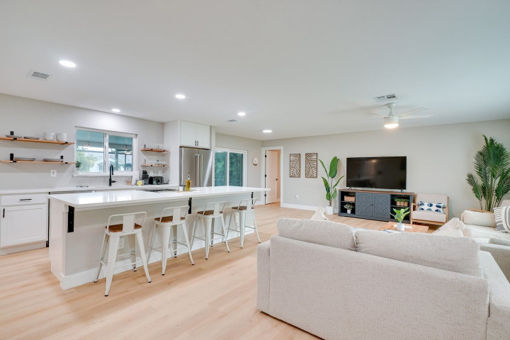Cape Coral Home W/ Pool & Boat Dock, 5 Mi To Beach - Sanibel Island, FL