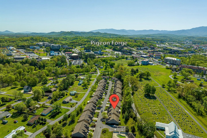 Car Show Property With Garage! - Pigeon Forge, TN