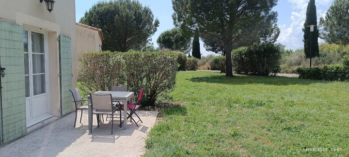 Maison Avec 2 Chambres Dans Une Résidence Privée - Aimargues