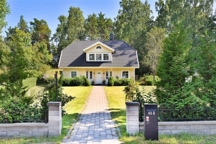 Villa In ÄLta, Near Nature And Stockholm City - Stockholm