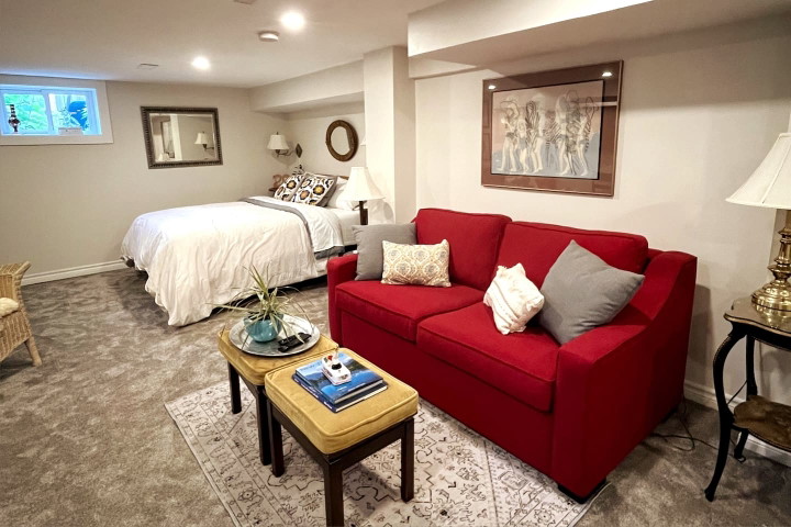Stunning Studio In A Sweet Spot! - Cobourg