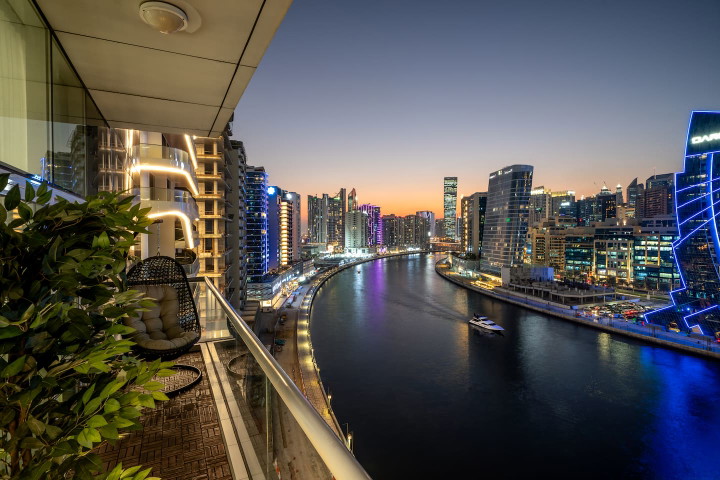Waterfront Escape | Burj & Canal View | Pool+sauna - Dubai