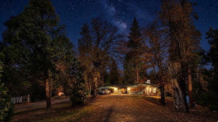 The Creek House-creek Frontage House Near Yosemite - Oakhurst, CA