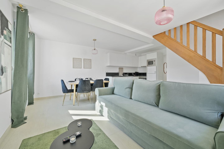 Welcome To Célina House - Grigny