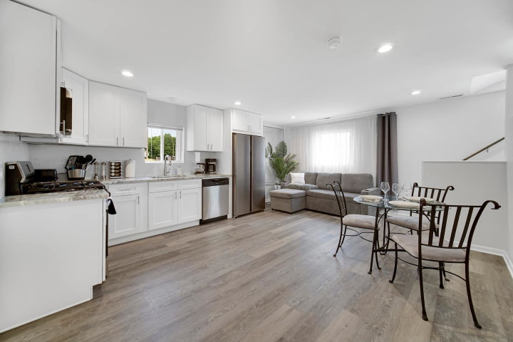 New Bright & Modern 2-story Near Northwestern - Evanston