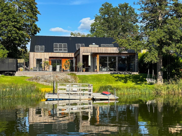 Strandvilla Nära City | Pool & Fullt Utrustat Gym - Stockholm