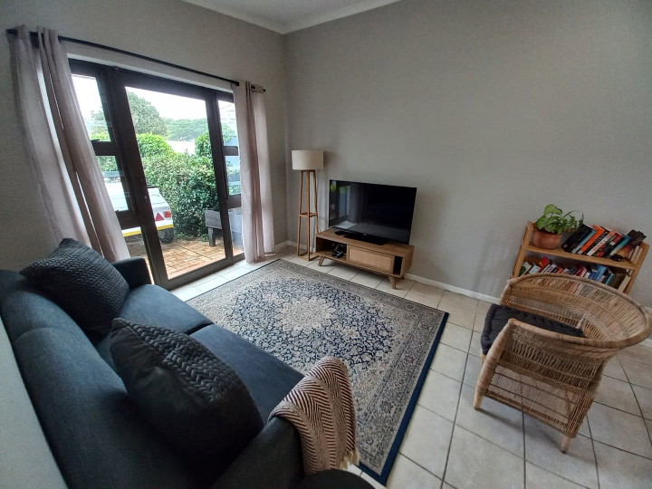 Spacious & Central Cottage - Gqeberha