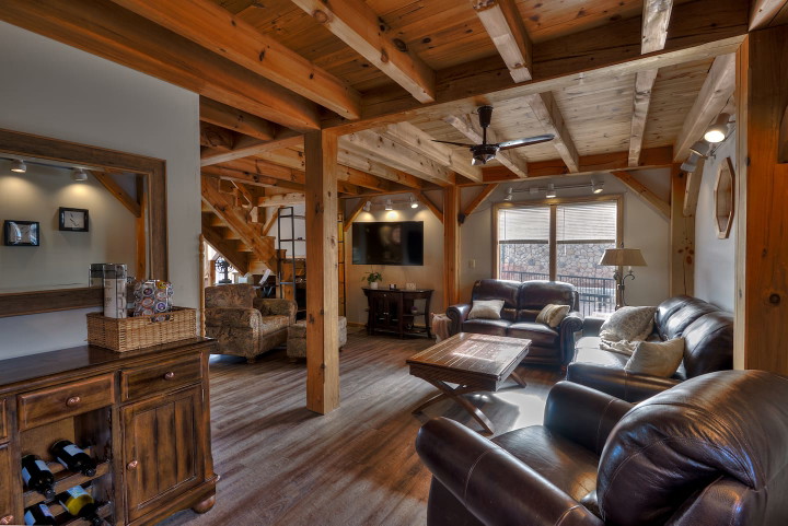 Water Street Cabin! Waterfront Sleeps 8, 1.5 Bath - Prairie du Chien, WI