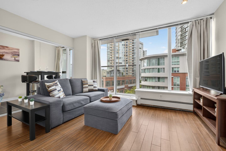 Downtown Stadium Family Retreat With Parking - Vancouver