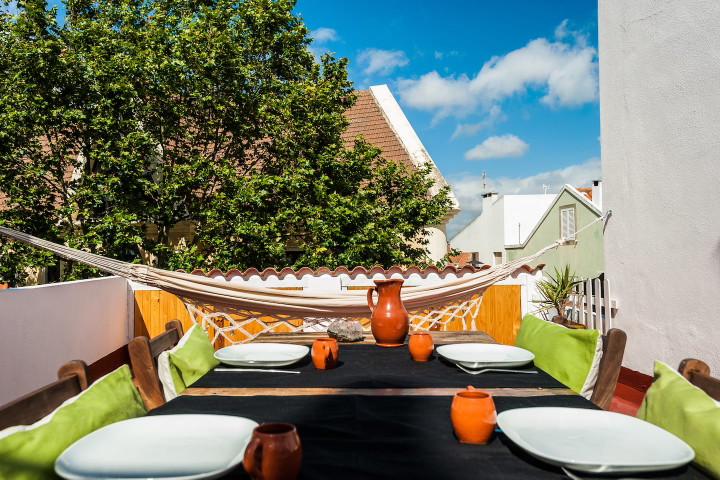 80mbeach | Cascais | 20mtrain Station - Cascais