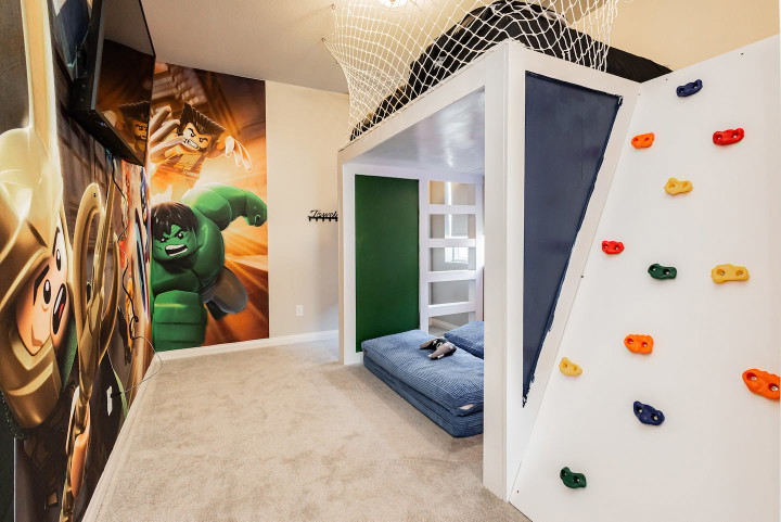 Three Story Spacious Family Dream Home - Las Vegas Strip, NV