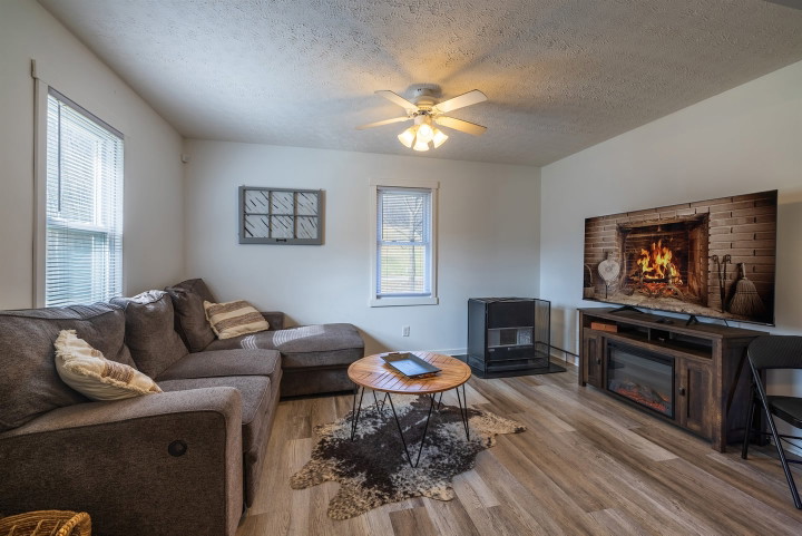 Country Cottage (Hocking Hills Area) - Laurelville, OH