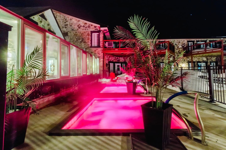 Orford: Equipped Loft: Spa + Pool + Private Terrace - Orford, QC