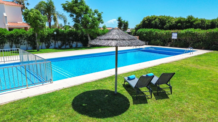 Stylish 2 Bd With Pool Wi-fi Ac Garage Beach 2km - Guia