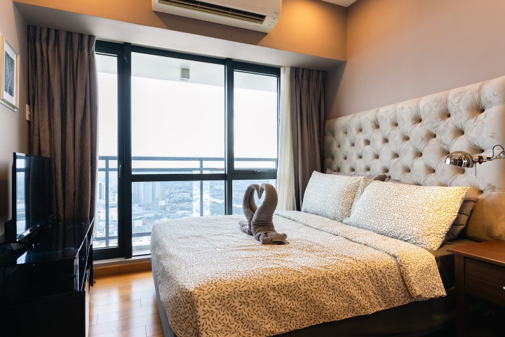 46th Floor & View At Milano! 100mbps + Netflix! - Makati