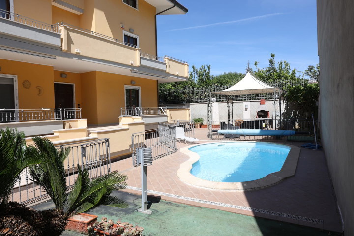 Villa Luxury A Mondragone Con Piscina E 4 Camere - Mondragone