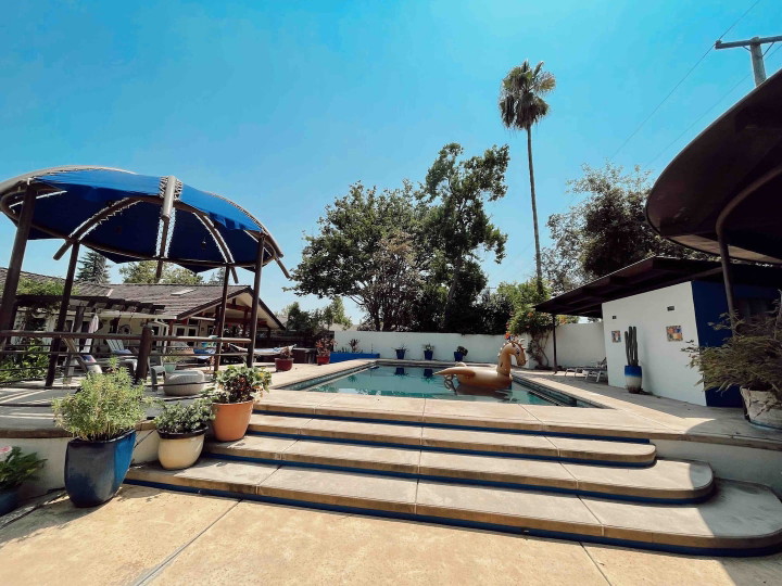 Cozy Guest House In An Oasis Backyard With Pool - Sacramento, CA