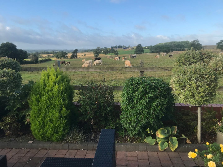 Detached, Well Equipped 1 Bed Apartment With Views - Newbury