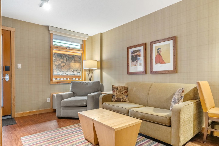 Banff Downtown Retreat | Spacious 2br + Hot Pool - Banff