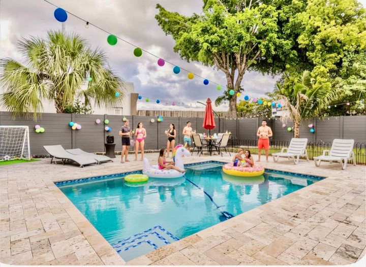 Carmara Clubhouse W /Pool - Tamarac