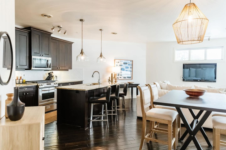 Lakeside Bliss Retreat / Barona Beach - West Kelowna