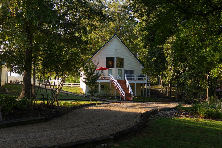 Garden Chalet | Dock, Gym + Wade-in Access - Arkansas