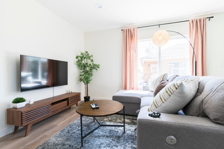 Cozy & Family-friendly Rear House Near Airport - Ontario, CA