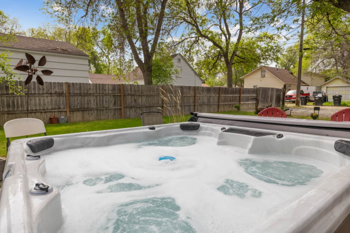 Bos 3br Retreat Hot Tub Sauna Den Suite - Billings, MT